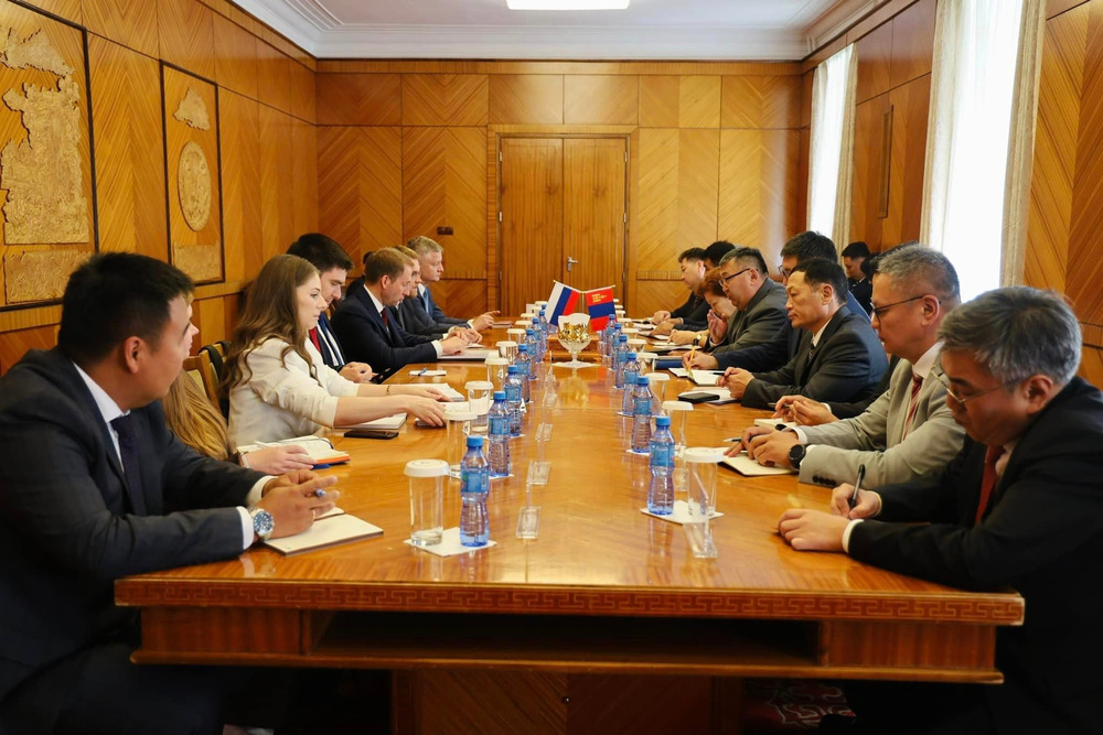 Аж үйлдвэр Эрдэс баялгийн сайд Ц Туваан ОХУ ын Байгалийн нөөц экологийн сайд А А Козловыг